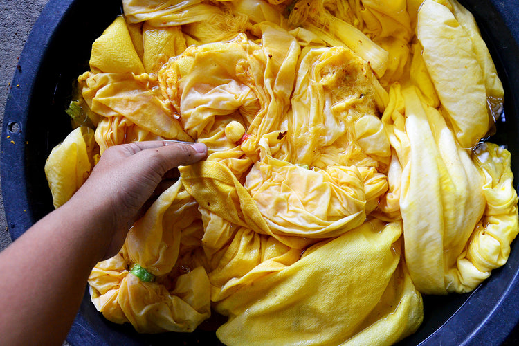 How to Make Turmeric Fabric Dye | Dyeing Clothes with Turmeric ...